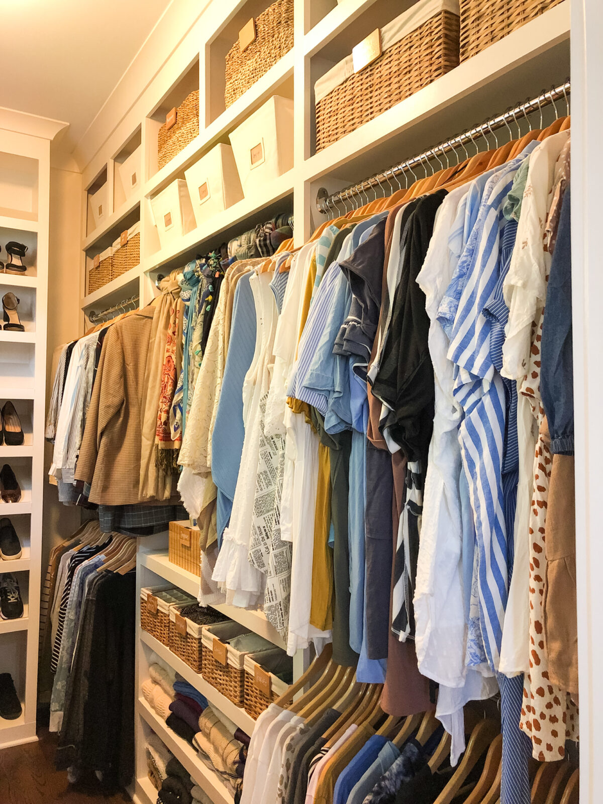 Walk-in Closet Organization -- The Professionally Organized Look in 5 ...